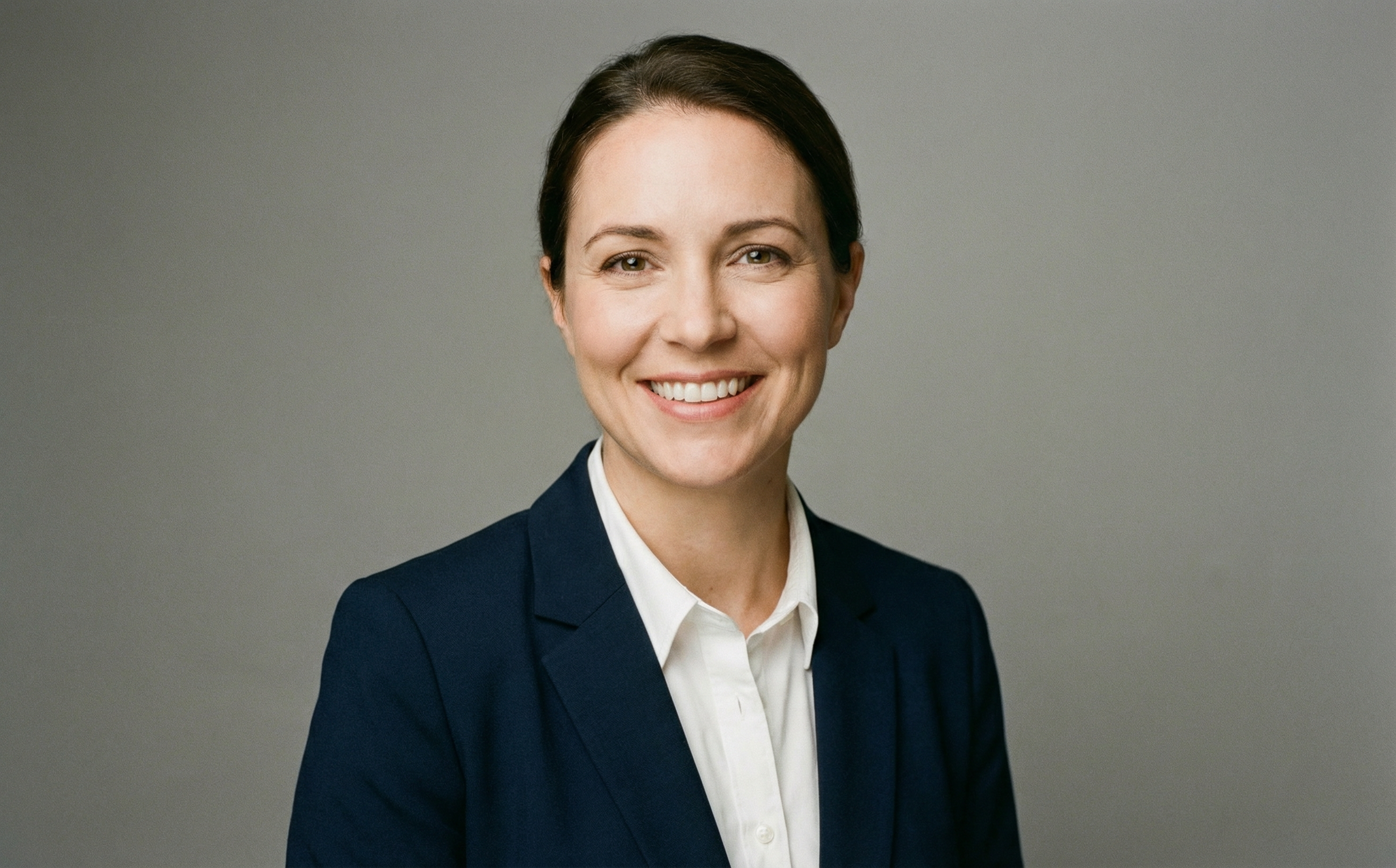 Best Outfit for LinkedIn Photo: What to Wear (2026 Guide) | Profile Bakery