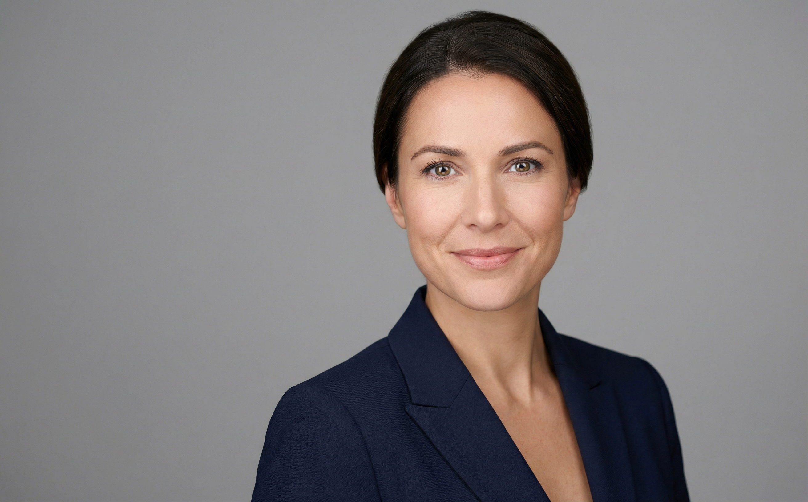 Professional Photo Pose: How to Pose for Headshots (2026 Guide)